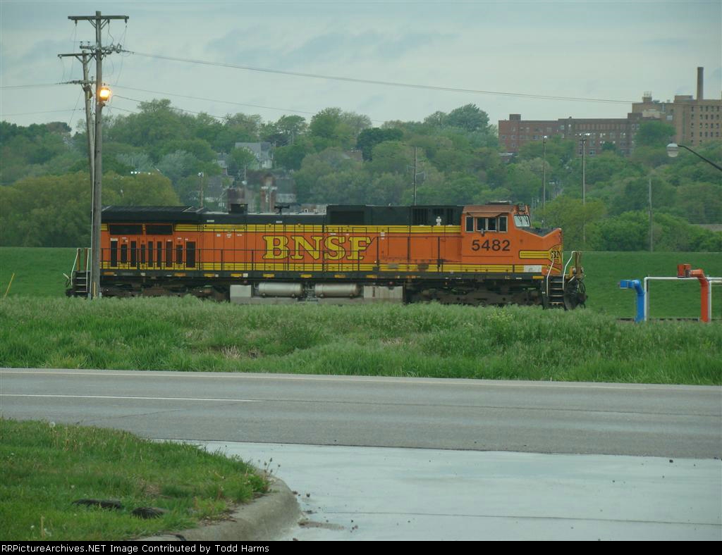 BNSF 5482